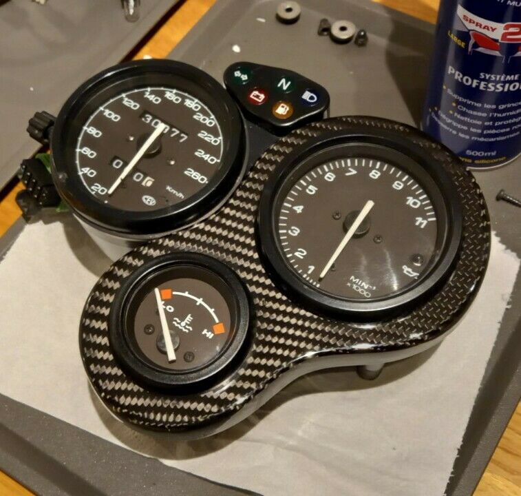 DUCATI 750/800/900SSIE CARBON FIBRE CLOCK SURROUND IN TWILL WEAVE – The ...